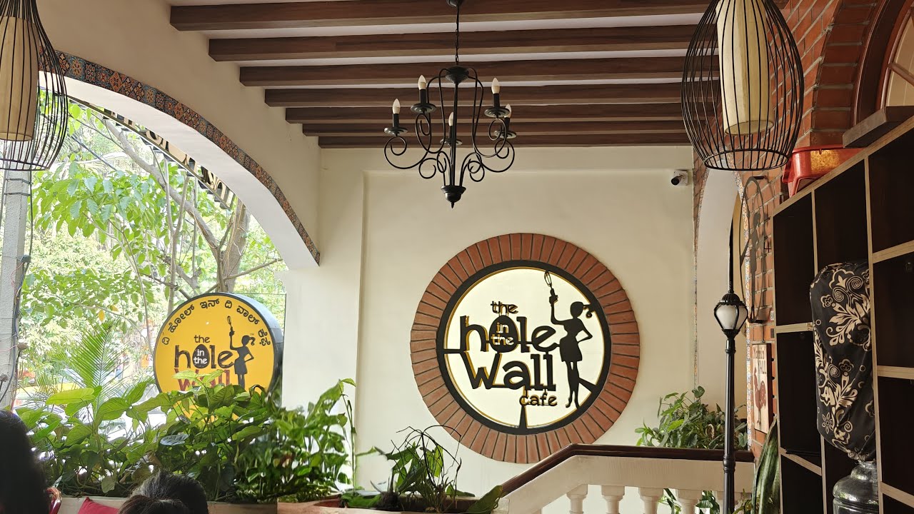 English Breakfast in bangalore || A Hole in a Wall Cafe .! - YouTube