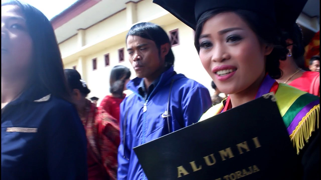 Wisuda Sarjana STAKN Toraja, Lusiani Tandi,STh - YouTube