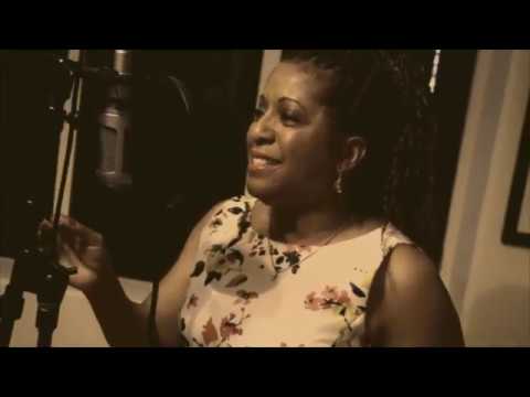 Melanie Moore - I'm glad there is you 2020 - YouTube