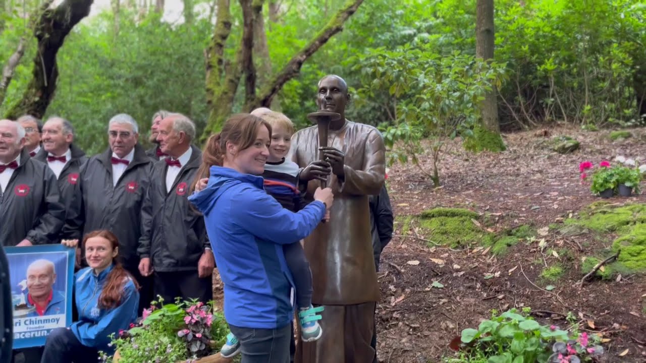 Peace Statue in Wales Unveiled in Portmeirion *4K* - YouTube