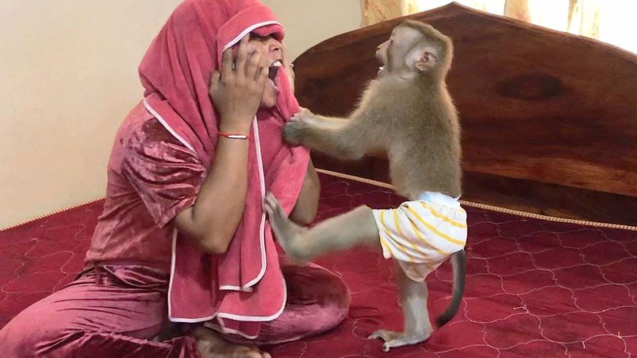 Clever Jason Panicked Begging Mom To Share Towel Stop Do Clown Face ...