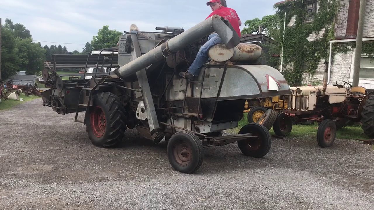 Gleaner combine, model F - runs - YouTube