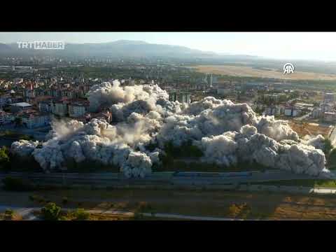 Malatya'da 15 katlı 9 bina aynı anda patlayıcıyla yıkıldı