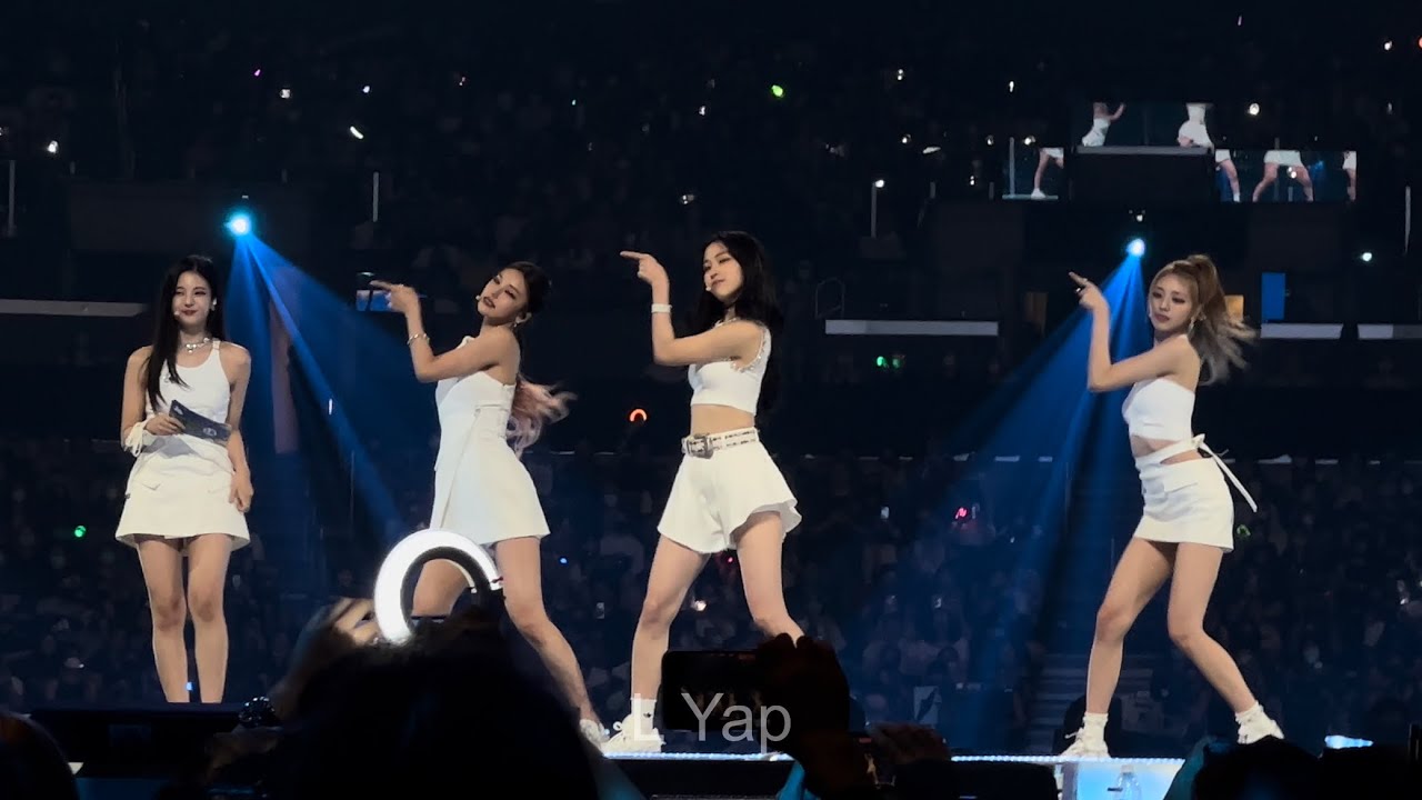 ITZY dance to JENNIE's SOLO EMOJI Dance Game @ KCON LA 2022 - YouTube