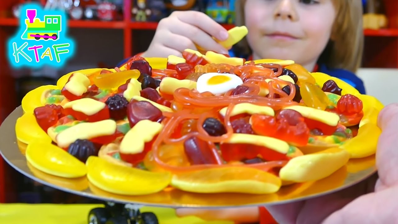 Sweeties! Candy Pizza, Fizzy Spider and fun making Popcorn - YouTube