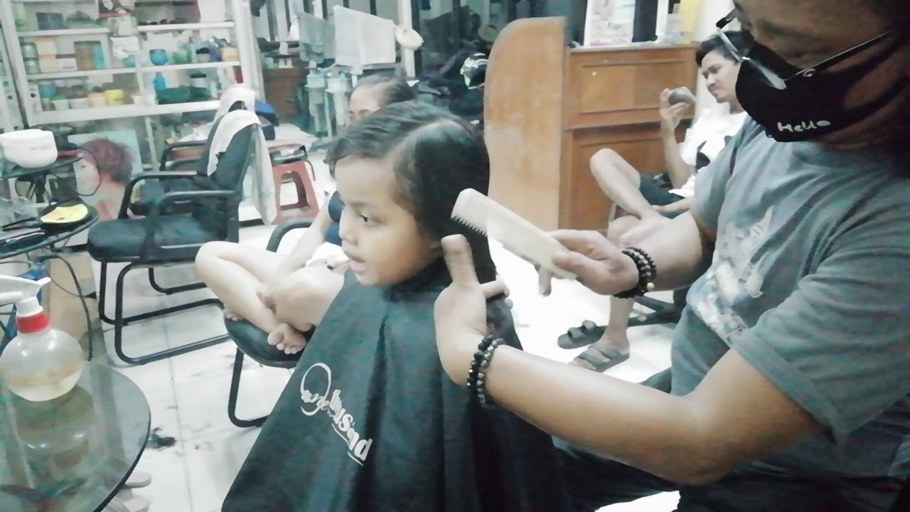 Potong Rambut bocah lucu - YouTube
