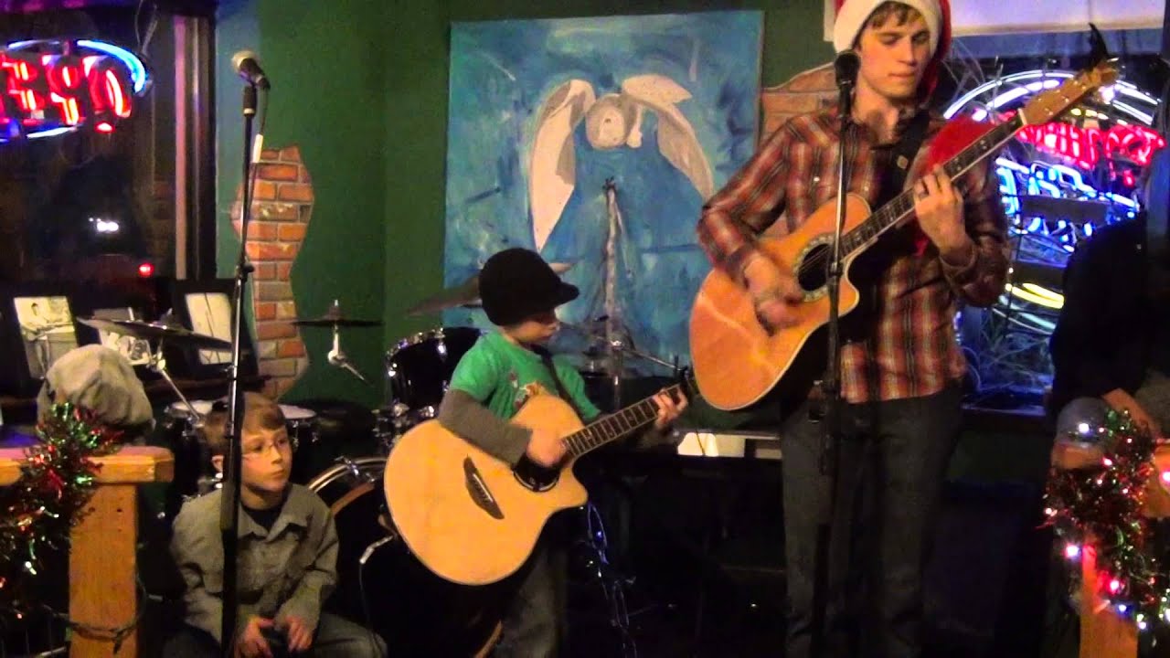 Matthew Ripsch and Levi Cull with Ethan Bell performing 'Cruise' at ...