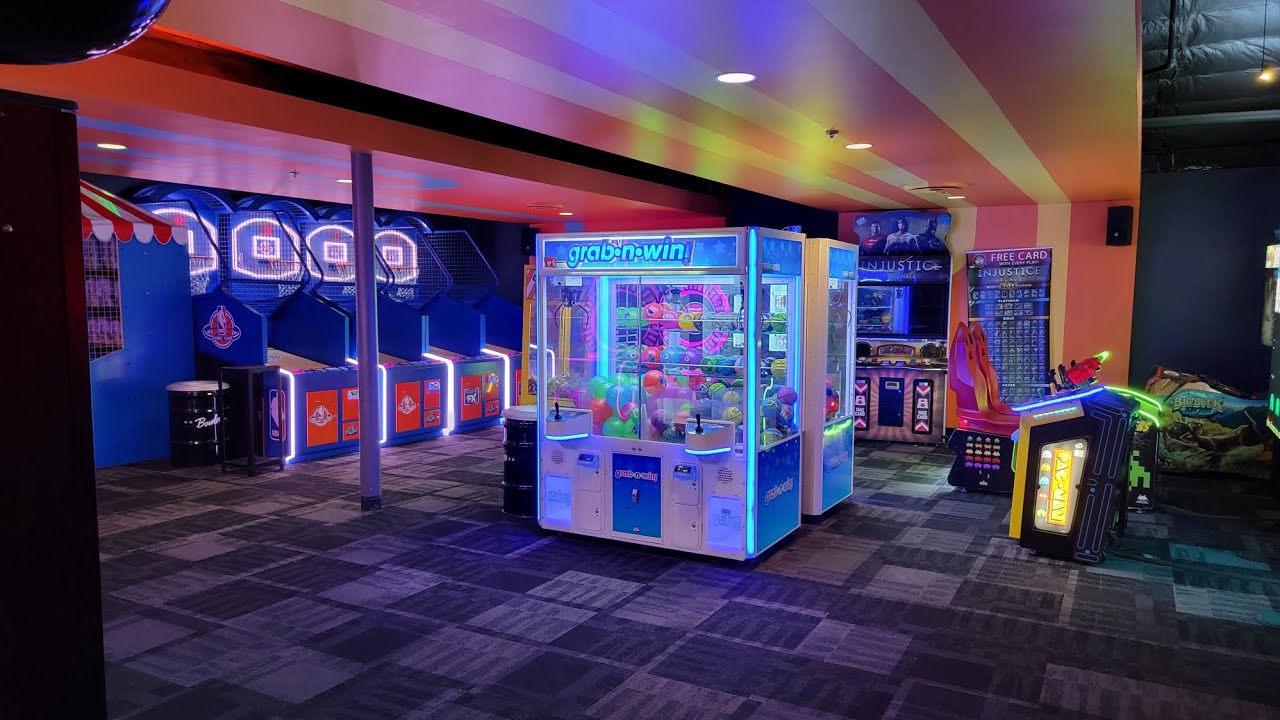 Arcade Tour Bowlero Pasadena CA - YouTube