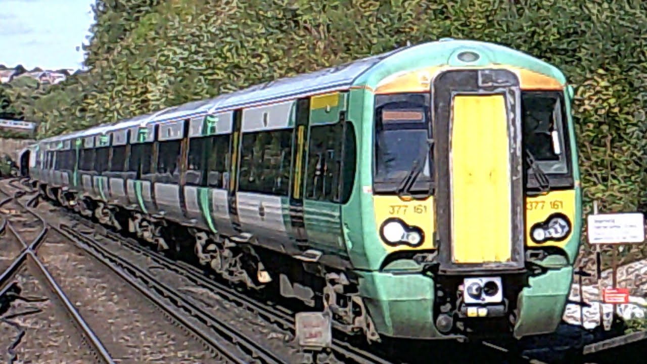 Southern Class 377/1 arrives at Preston Park - YouTube