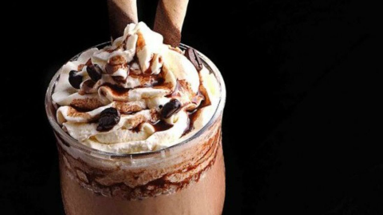 Cómo hacer un helado flotante de cerveza y salsa de chocolate - YouTube