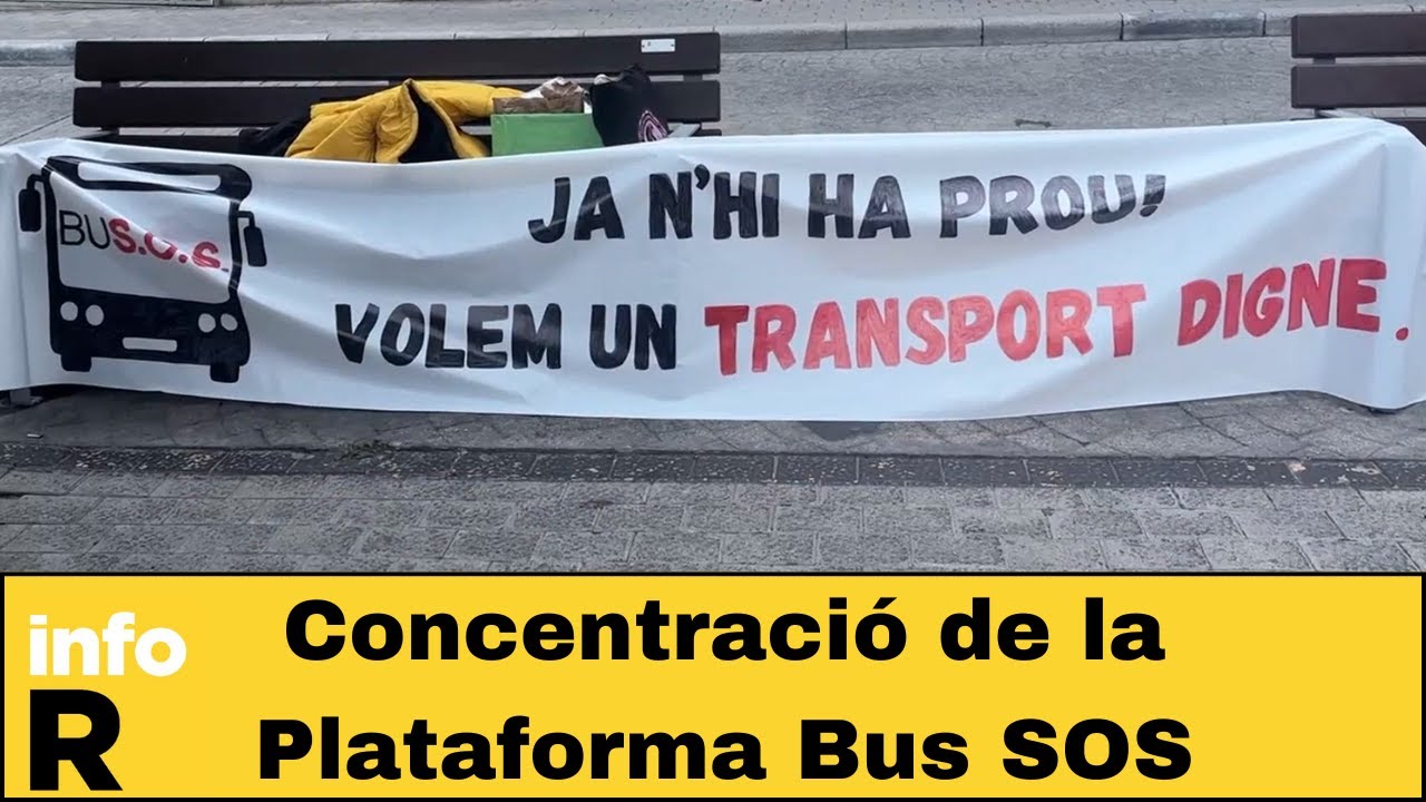 Concentració de la Plataforma Bus SOS abans de la projecció d'El 47 ...
