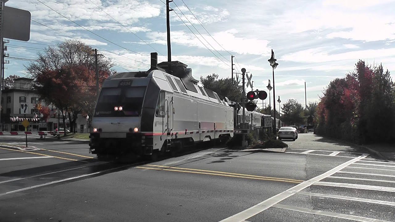 NJ Transit ALP 45DP 4534 arrives in Hillsdale in HD - YouTube