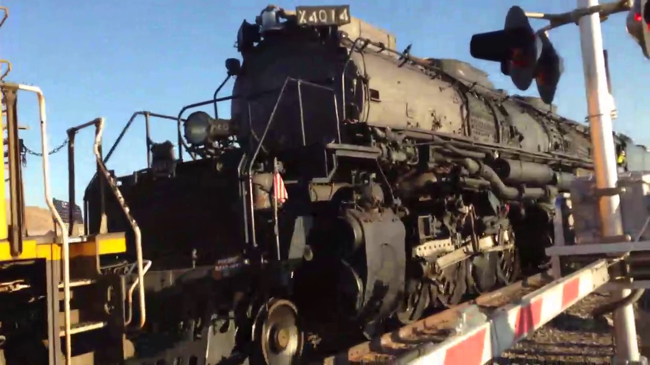 Big Boy 4014 arriving - YouTube