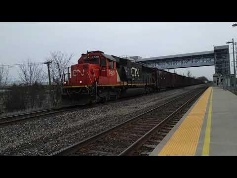 CN 5430 Leads A Short L515 Out Of The Troy Transit Center - YouTube
