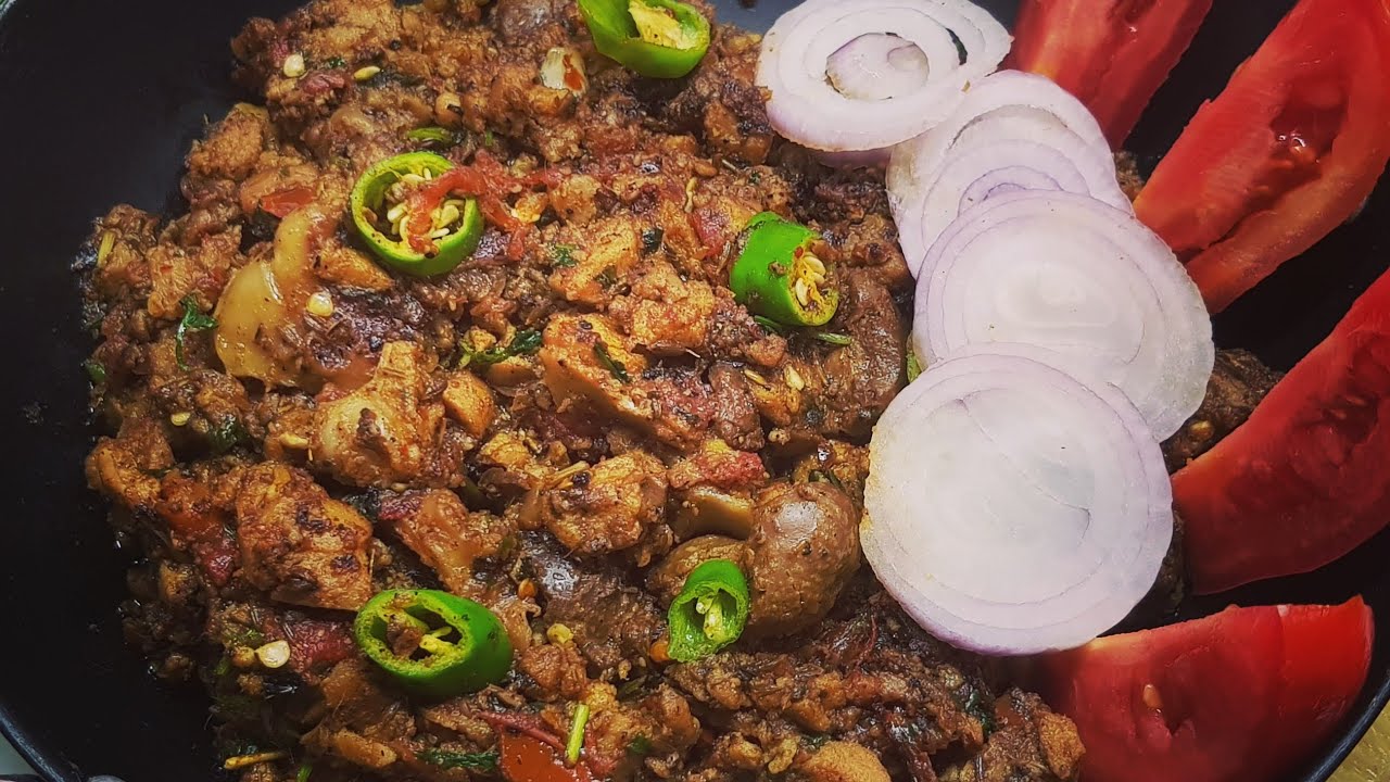 Gurday kapooray on tawa|Kata Kat Recipe By Tanzeelas Kitchnette|Street ...