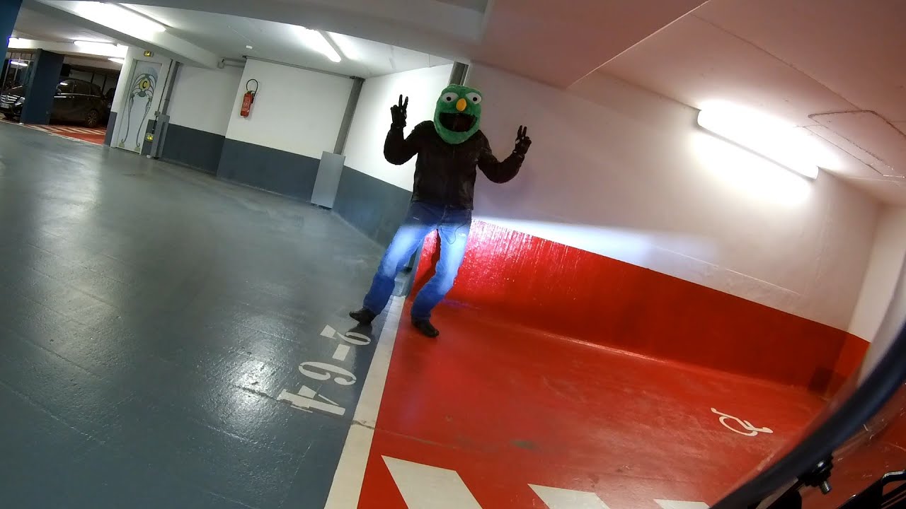 2020 05 17 Cookie Monster rides Paris - YouTube