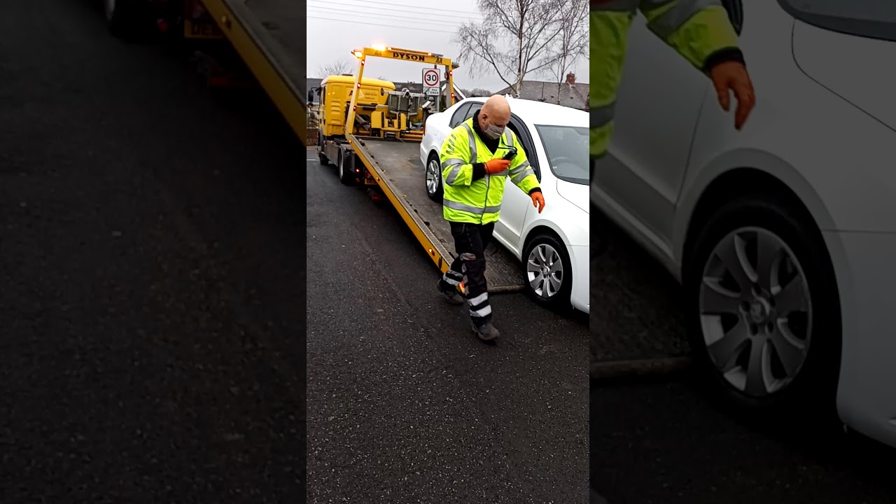 AA recovery truck 🚖 pro picks up my car with no towing eye with ease in ...