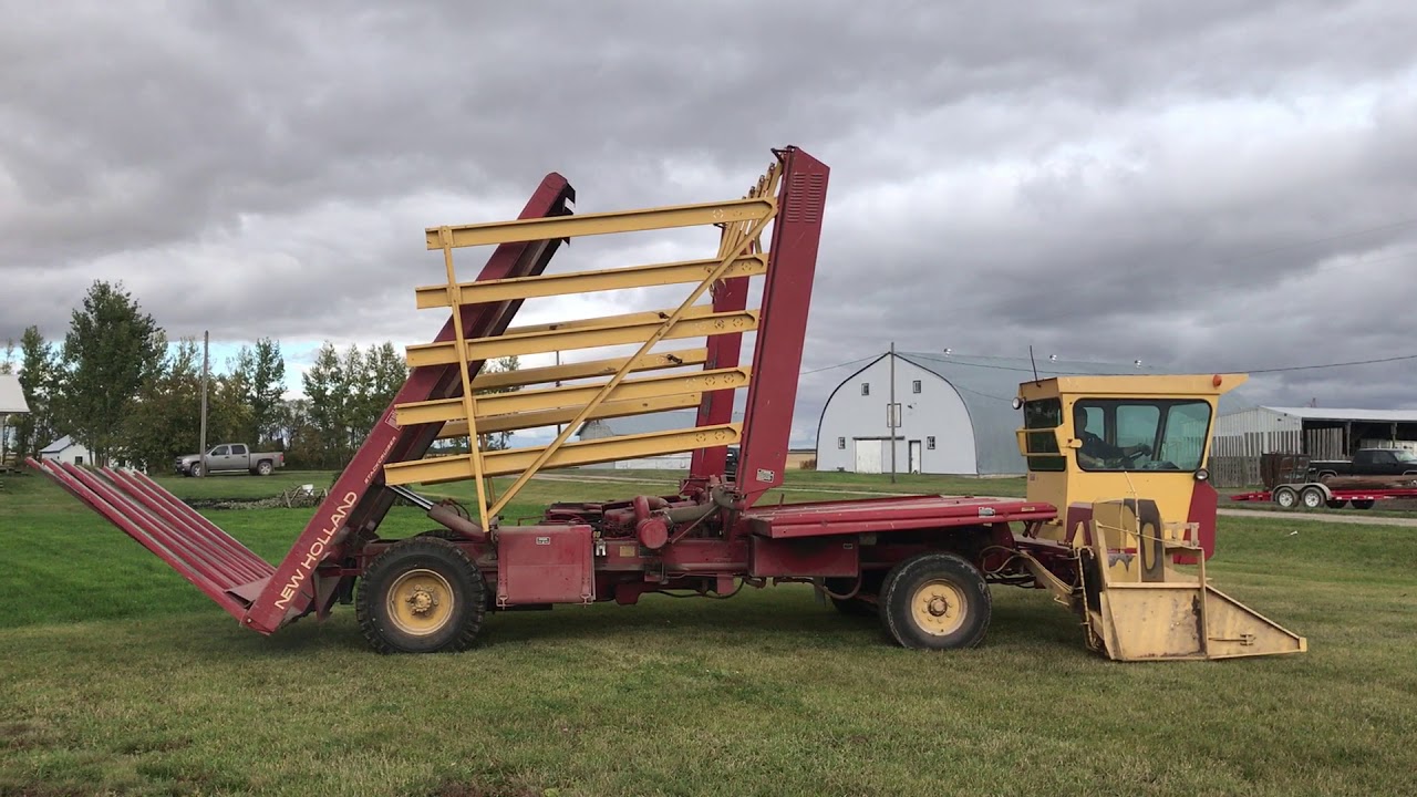 SOLD NH 1079 sp bale picker - YouTube