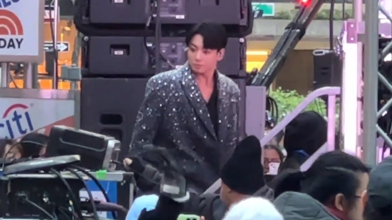 Jung Kook feels the love of fans at TODAY Concert Series #jungkook #jk ...