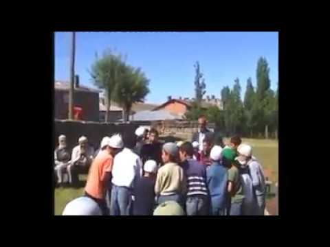UŞŞAKİ'NİN KÜÇÜK DERVİŞLERİ / ERKEK BABADAN ÖĞRENİR ZİKİR ETMEYİ
