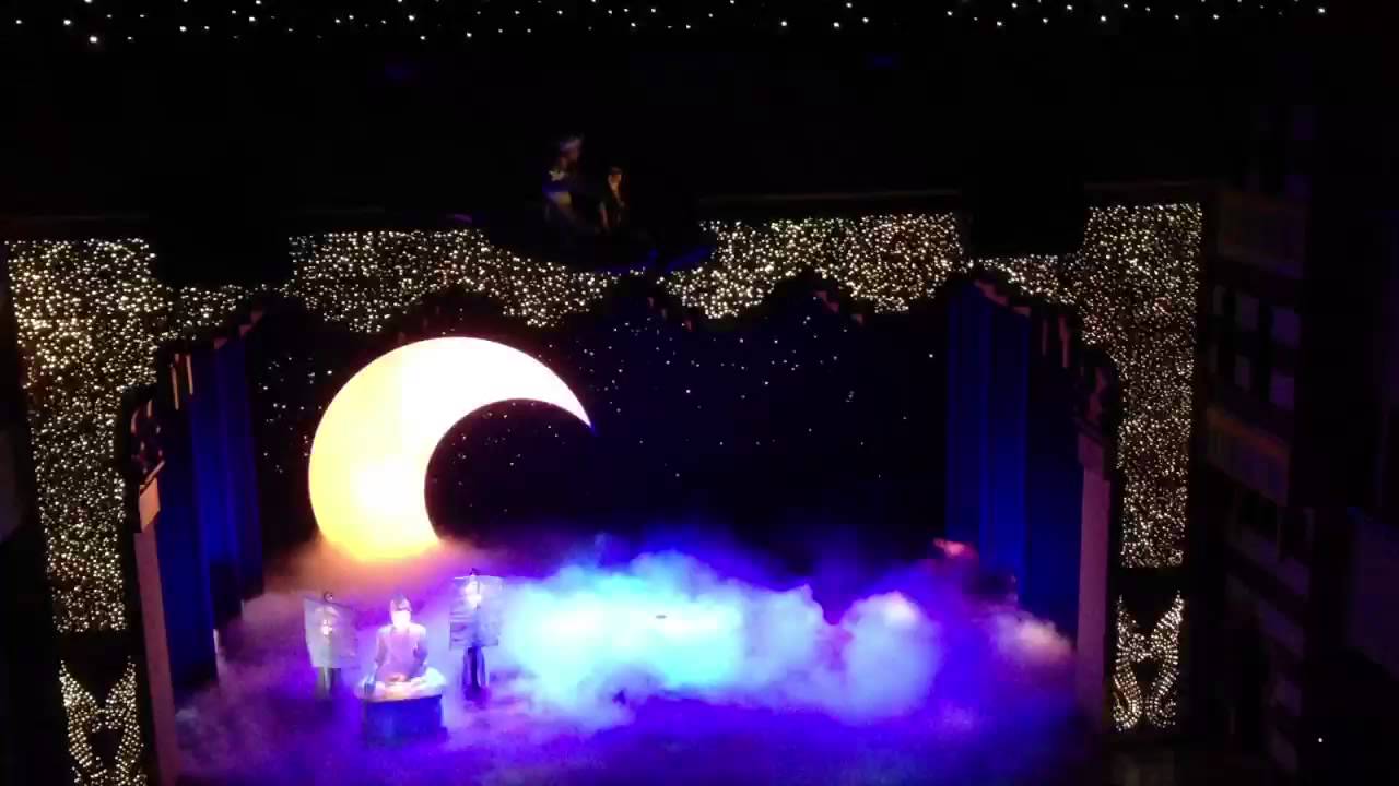 Aladdin musical - Un mundo ideal Disney California Adventur - YouTube
