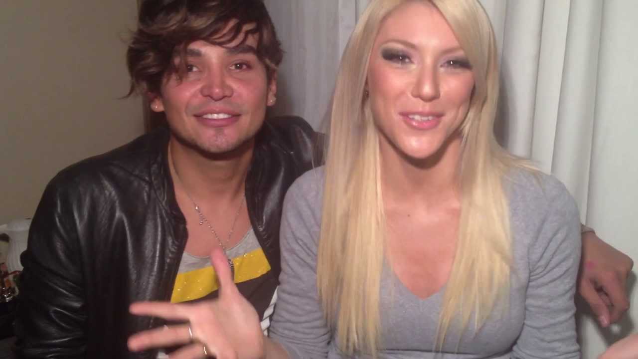 Erick Gil maquillando a Meital de Razon - YouTube