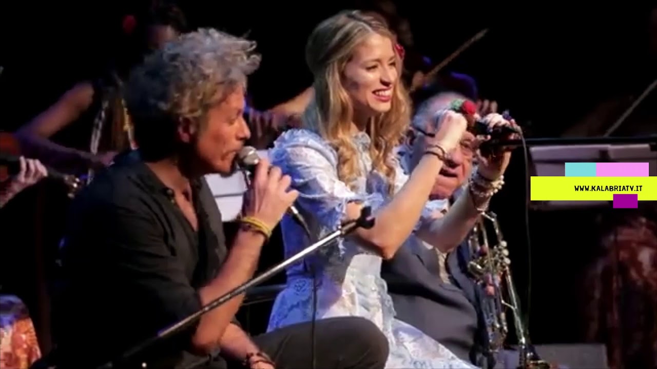 La Calabrese Monica Marziota insieme a Niccolò Fabi - YouTube