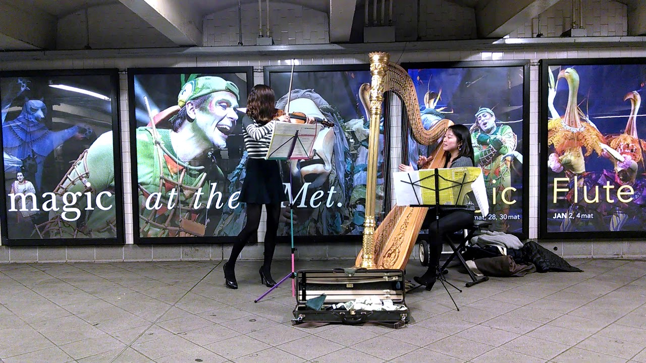 New York subway buskers. Piazzolla. - YouTube