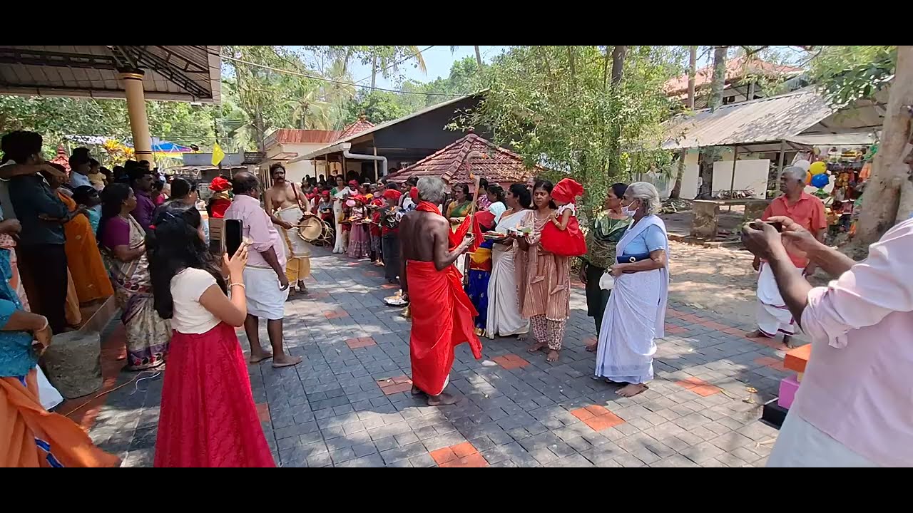 SL Puram Thayyil Sakthipuram Devi Temple Chikara Offering - YouTube