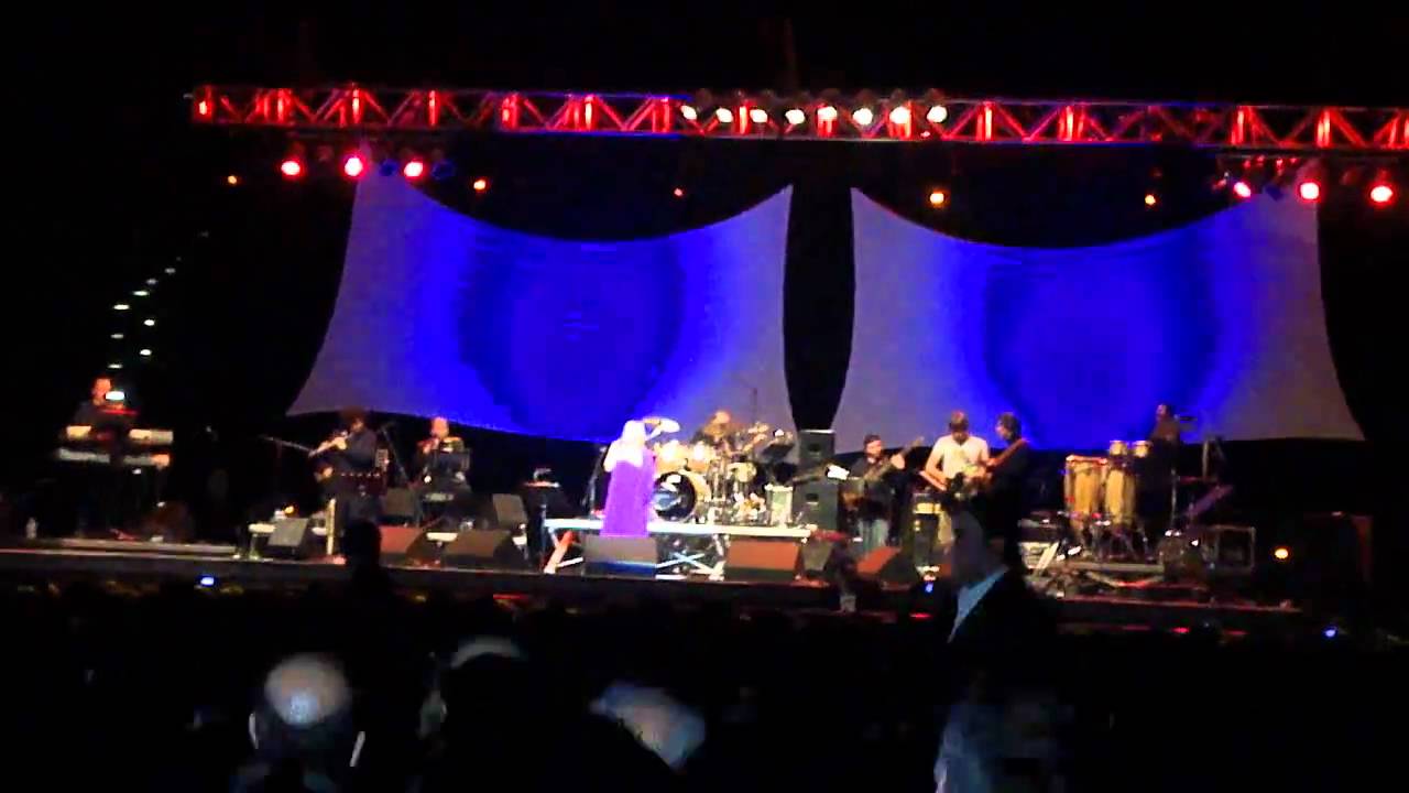 googoosh concert dec 2010 germany koln makhloogh گوگوش مرداب - YouTube