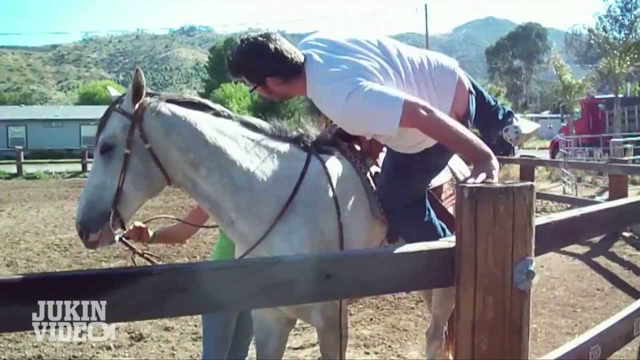 Amateur Cowboy Fail - YouTube