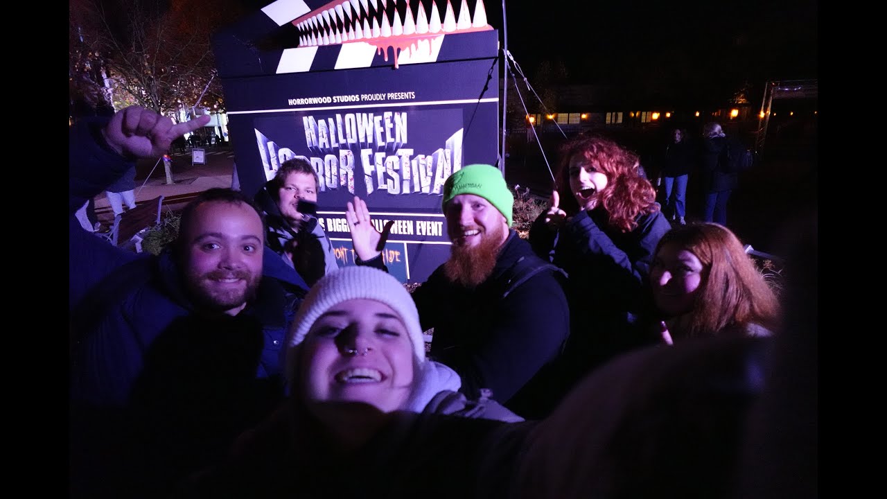 vlog#16 bijna alle huizen bij movie park horror festival 2023 - YouTube