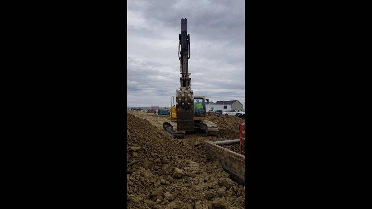 Felco Roller Compaction Bucket on a John Deere 290 Excavator - YouTube
