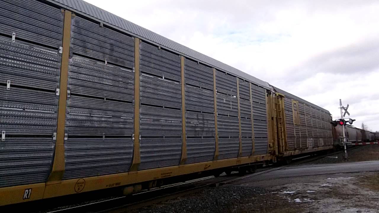 CN 435 w/ CN Engines 2229 & 2178 (ex BNSF 833) lead this monster 500 ...