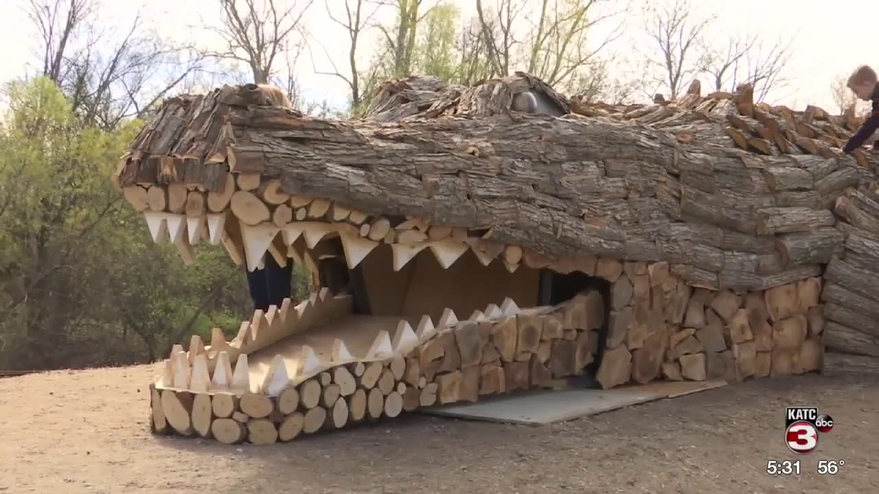 Alligator Bonfire - YouTube