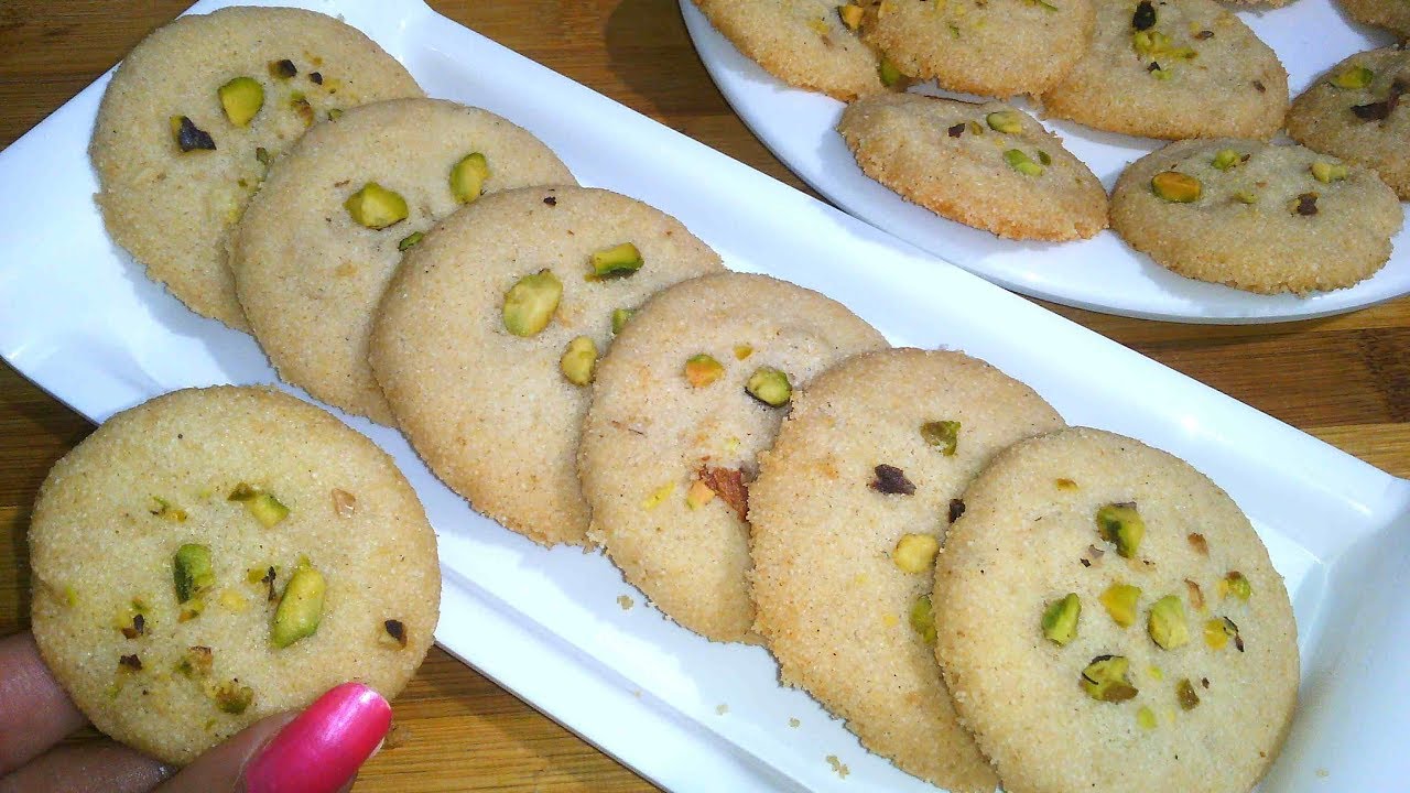 कढ़ाई में बनाईये सबसे आसान सूजी के खस्ता बिस्कुट एक बार और खाओ बार बार ...