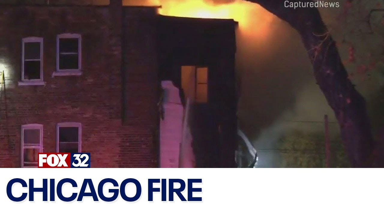 3 hospitalized after Chicago apartment fire - YouTube