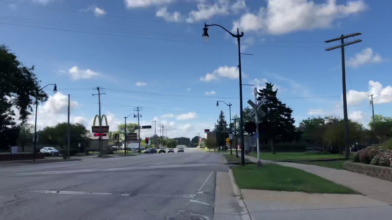 CP train in downtown Beloit wi - YouTube