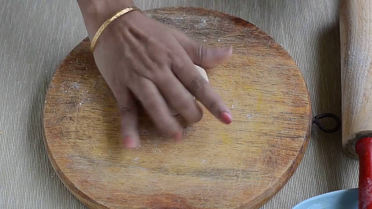 How to roll a stuffed Paratha - YouTube