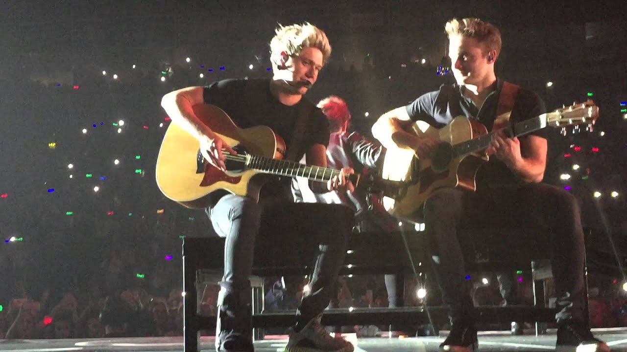 One Direction - Little Things (Live) - Belfast 23/10/2015 - YouTube