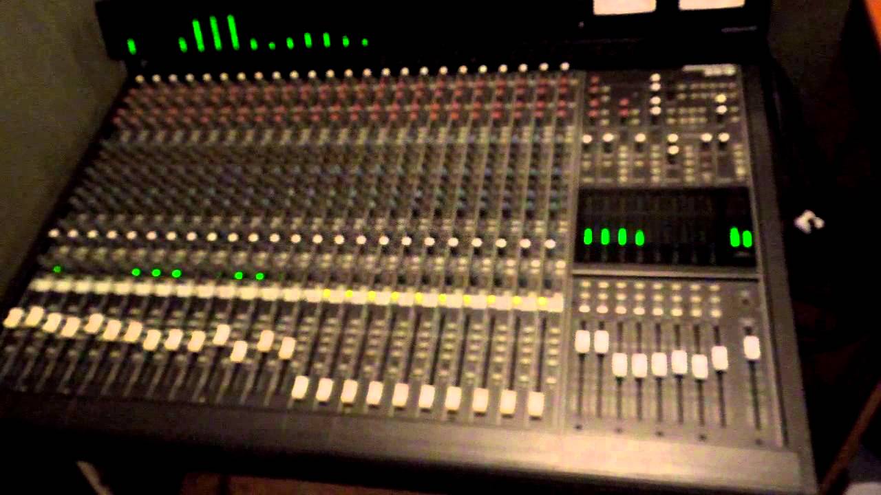 MACKIE 24X8X2 - YouTube