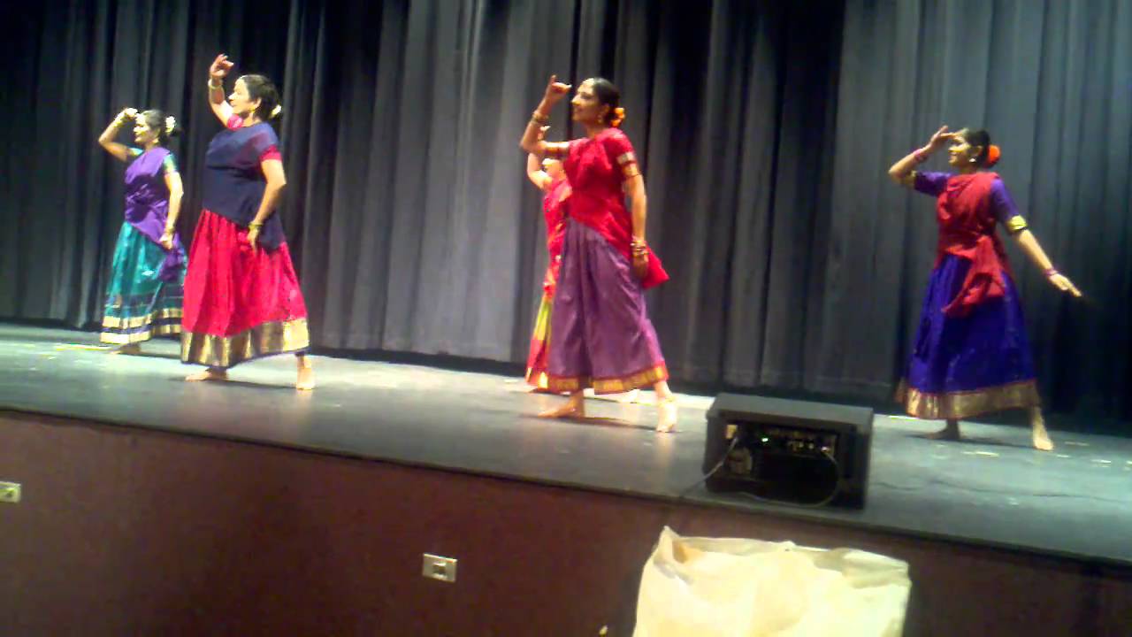Vaishnavi kaveri film dance - gili gili gillak .3gp - YouTube
