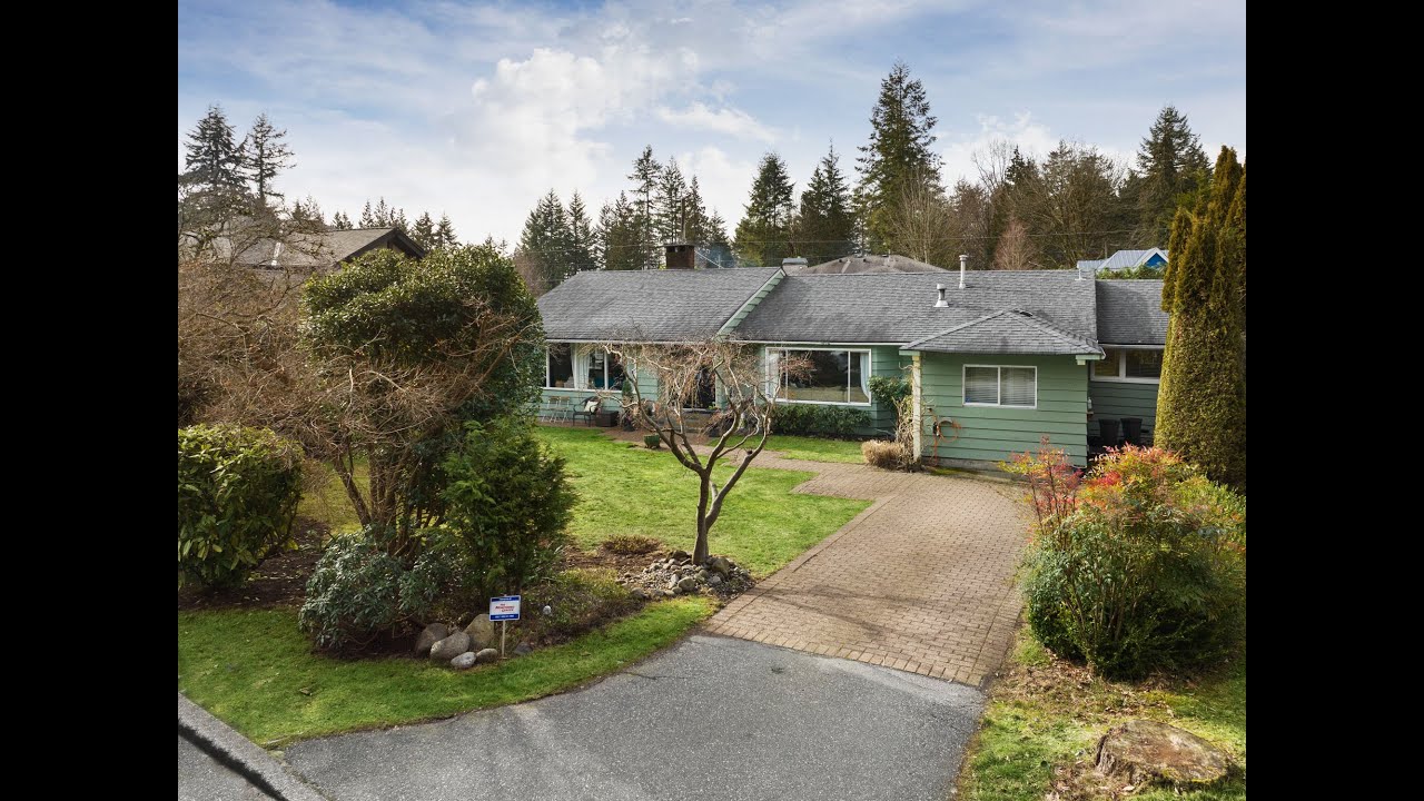SOLD, Beautiful Edgemont Village Rancher - North Vancouver - YouTube