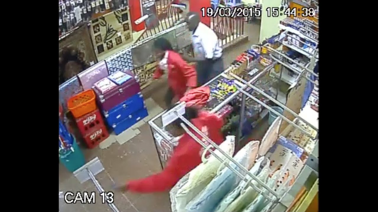 CCTV captures robbery at supermarket - YouTube