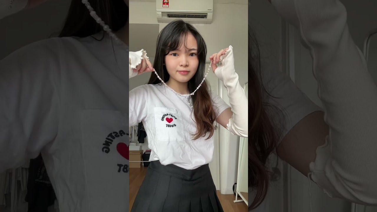 Dressing in Acubi Korean Aesthetic 🖤🤍 - YouTube