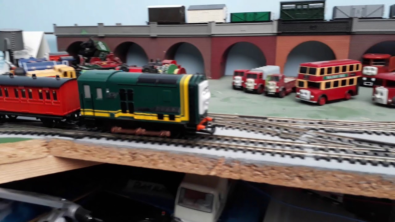Bachmann Paxton with red mainline coaches - YouTube
