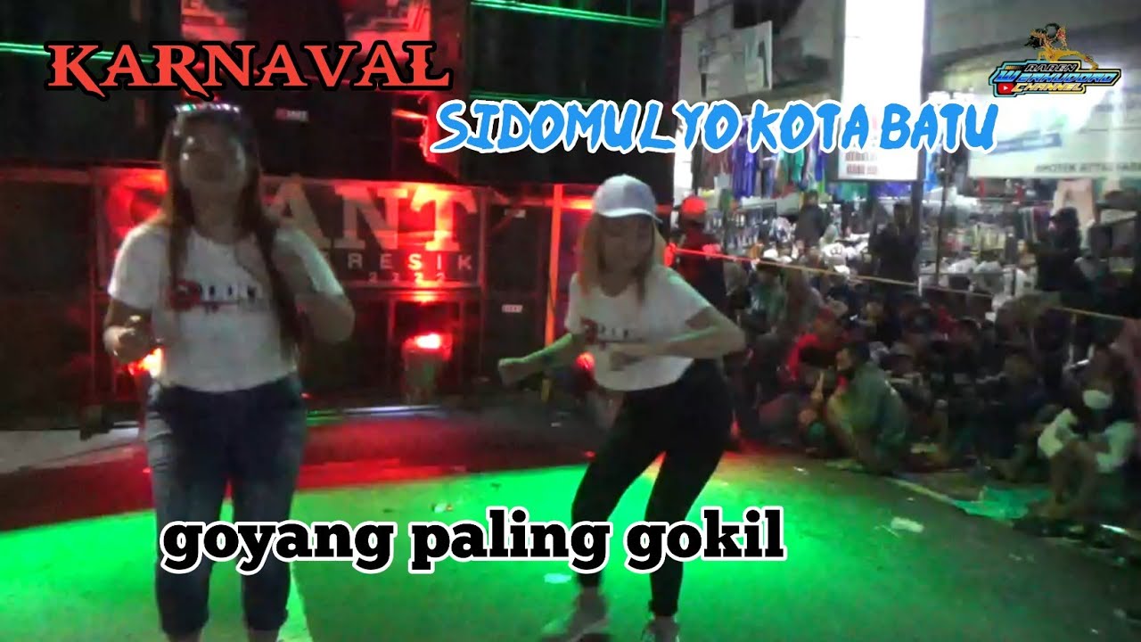 karnaval goyang paling gokil... sidomulyo kota batu - YouTube