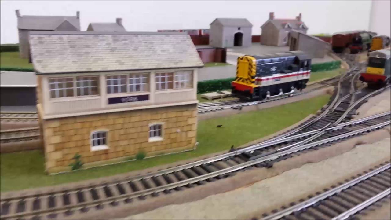 LIMA 205117MWG Great Western 94xx Loco No 9400 GW Green L44312 - YouTube