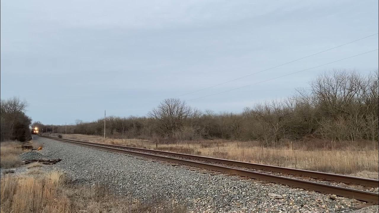 KCS 4006 leading MKCSH - YouTube