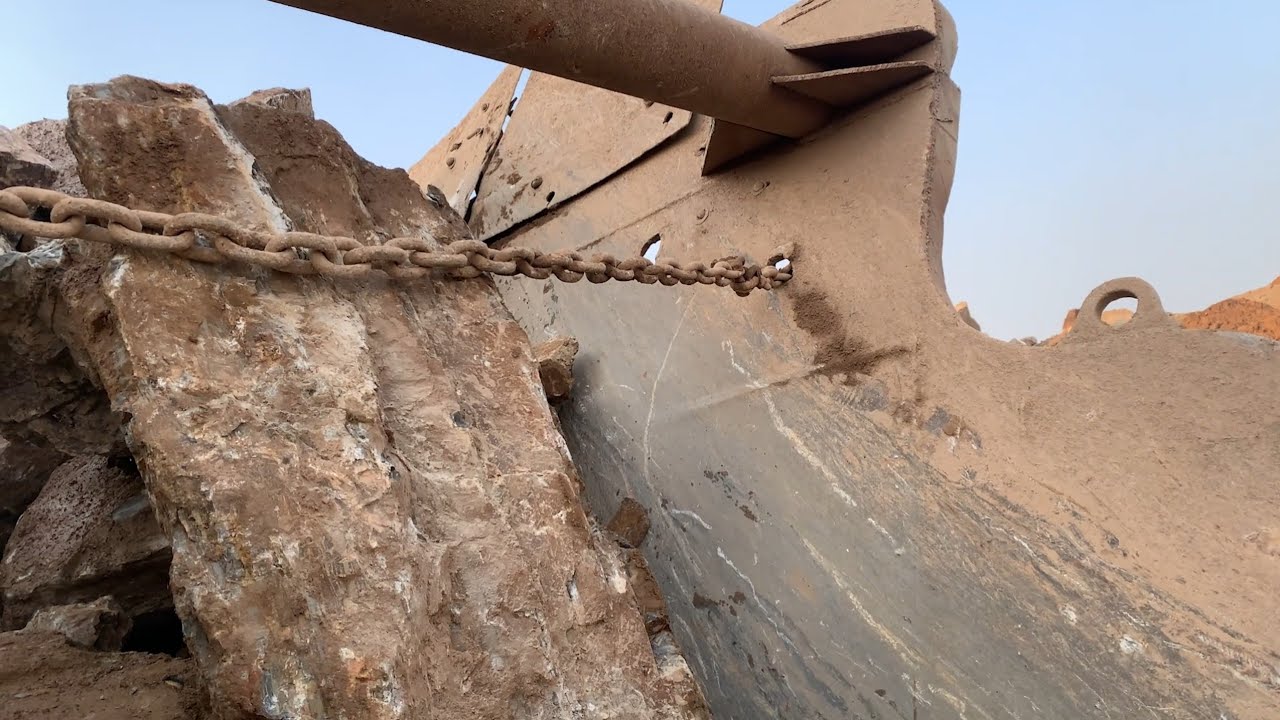 WORLDS LARGESTR ROCK HEAVILY JAMMED THE ROCK CRUSHER|#ROCKCRUSHING # ...